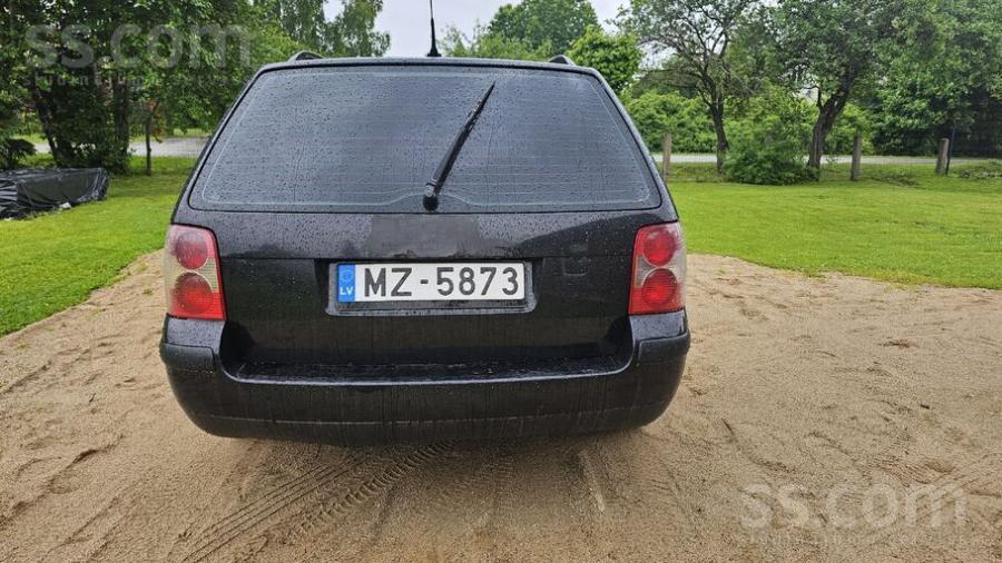 Black Volkswagen Passat B5 2002 in Cesis, with an engine capacity of 1.90 L and mileage of 416 thousand km for 1100 €, photo 3 on AUTOMOTO.COM.LV