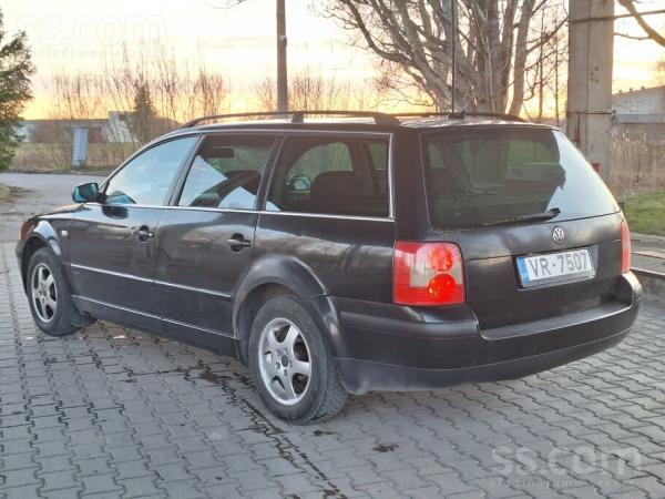 Black Volkswagen Passat B5 2002 in Ventspils, with an engine capacity of 1.90 L and mileage of 334 thousand km for 1100 €, photo 4 on AUTOMOTO.COM.LV
