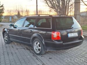 Black Volkswagen Passat B5 2002 in Ventspils, with an engine capacity of 1.90 L and mileage of 334 thousand km for 1100 €, photo 5 on AUTOMOTO.COM.LV