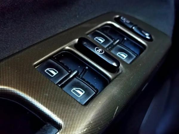 Melns Volkswagen Passat B5 2002 Rīga, ar dzinēja tilpumu 1.90 L un nobraukumu 350 tūkst. km par 1990 €, foto 10 vietnē AUTOMOTO.COM.LV