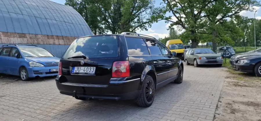 Black Volkswagen Passat B5 2002 in Valmiera, with an engine capacity of 1.90 L and mileage of 326 thousand km for 1650 €, photo 4 on AUTOMOTO.COM.LV