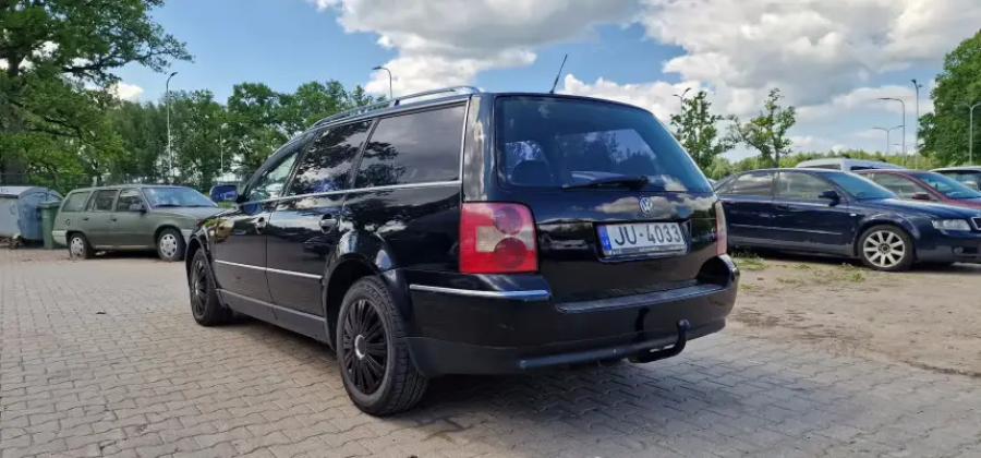 Black Volkswagen Passat B5 2002 in Valmiera, with an engine capacity of 1.90 L and mileage of 326 thousand km for 1650 €, photo 5 on AUTOMOTO.COM.LV