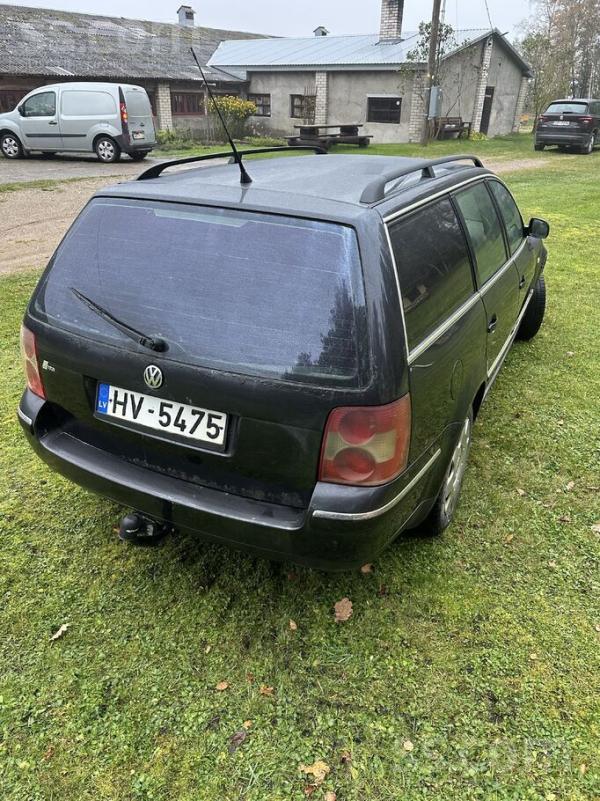 Black Volkswagen Passat B5 2002 in Talsi, with an engine capacity of 2.50 L and mileage of 331 thousand km for 500 €, photo 4 on AUTOMOTO.COM.LV