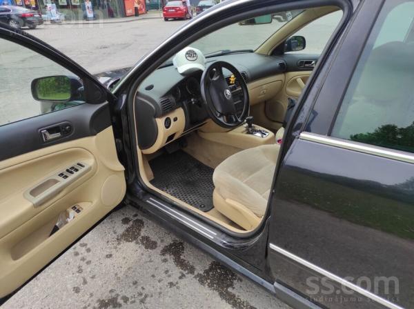 Black Volkswagen Passat B5 2003 in Tukums, with an engine capacity of 2.50 L and mileage of 342 thousand km for 1800 €, photo 5 on AUTOMOTO.COM.LV