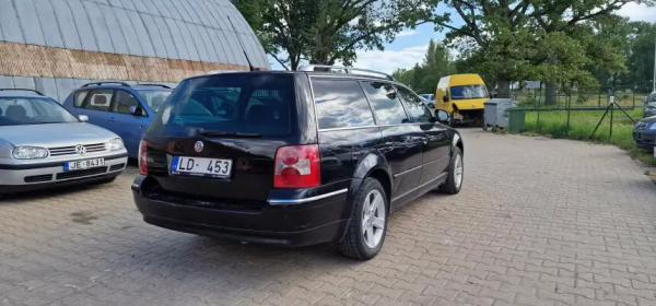 Черный Фольксваген Пассат Б5 2005 в Валмиера, объемом двигателя 2.50 л и пробегом 308 тыс. км за 1500 €, фото 3 на AUTOMOTO.COM.LV