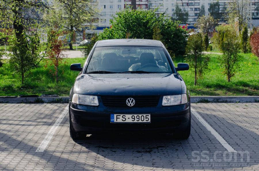 Zils Volkswagen Passat B5 1996 Rēzekne, ar dzinēja tilpumu 1.80 L un nobraukumu 359 tūkst. km par 900 €, foto 3 vietnē AUTOMOTO.COM.LV