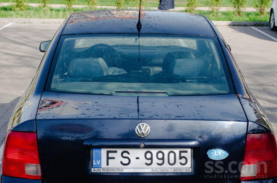 Zils Volkswagen Passat B5 1996 Rēzekne, ar dzinēja tilpumu 1.80 L un nobraukumu 359 tūkst. km par 900 €, foto 5 vietnē AUTOMOTO.COM.LV