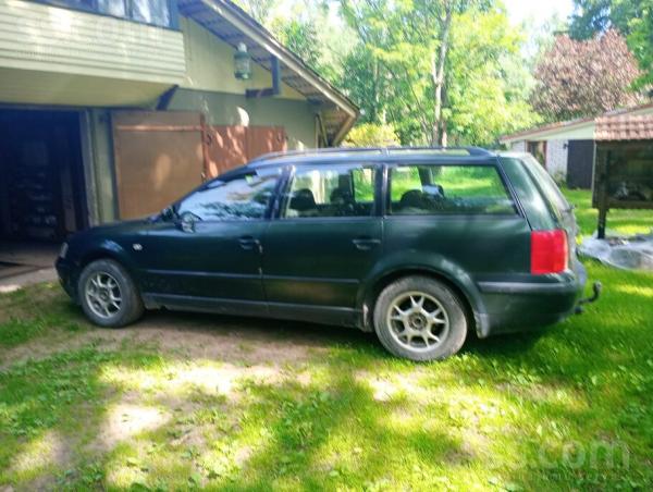 Blue Volkswagen Passat B5 1997 in Bauska, with an engine capacity of 1.80 L and mileage of 268 thousand km for 950 €, photo 2 on AUTOMOTO.COM.LV