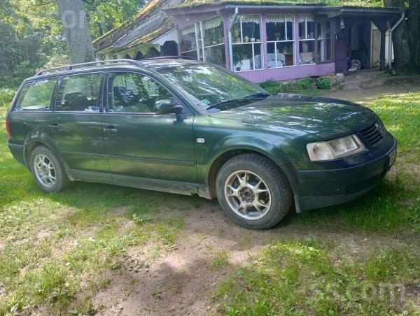 Blue Volkswagen Passat B5 1997 in Bauska, with an engine capacity of 1.80 L and mileage of 268 thousand km for 950 €, photo 3 on AUTOMOTO.COM.LV