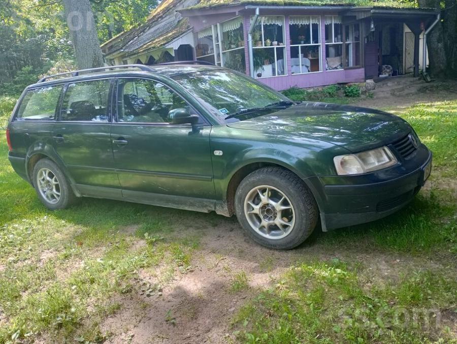 Blue Volkswagen Passat B5 1997 in Bauska, with an engine capacity of 1.80 L and mileage of 268 thousand km for 950 €, photo 3 on AUTOMOTO.COM.LV