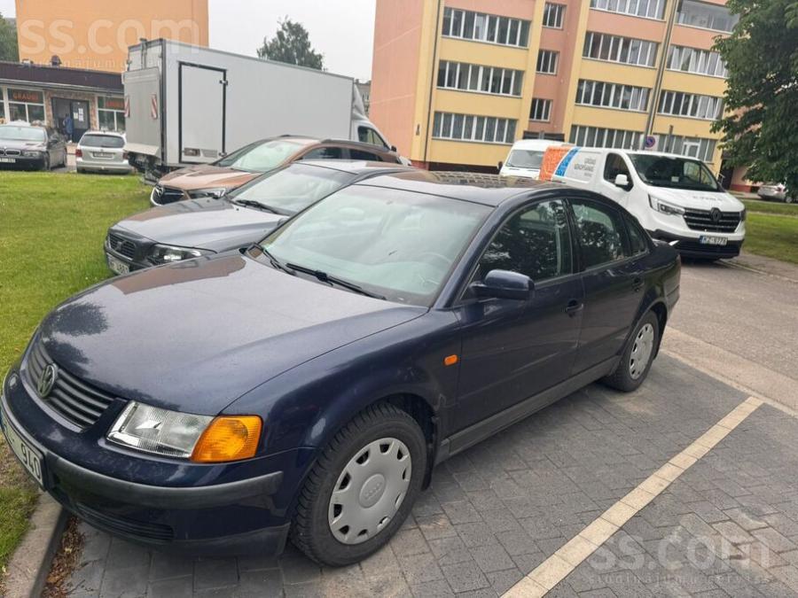 Zils Volkswagen Passat B5 1997 Rīga, ar dzinēja tilpumu 1.60 L un nobraukumu 240 tūkst. km par 1000 €, foto 1 vietnē AUTOMOTO.COM.LV