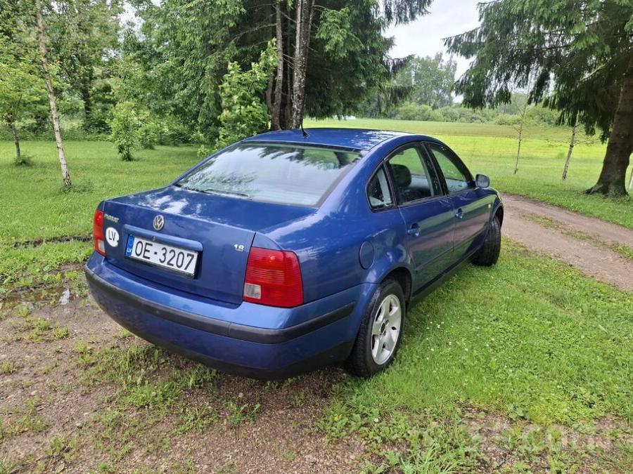 Blue Volkswagen Passat B5 1999 in Gulbene, with an engine capacity of 1.80 L and mileage of 255 thousand km for 1200 €, photo 3 on AUTOMOTO.COM.LV