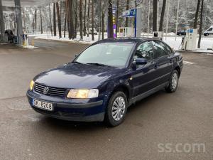 Zils Volkswagen Passat B5 1999 Rīga, ar dzinēja tilpumu 1.60 L un nobraukumu 0 tūkst. km par 1199 €, foto  vietnē AUTOMOTO.COM.LV