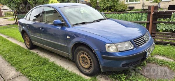 Zils Volkswagen Passat B5 2000 Jelgava, ar dzinēja tilpumu 1.80 L un nobraukumu 216 tūkst. km par 500 €, foto 1 vietnē AUTOMOTO.COM.LV