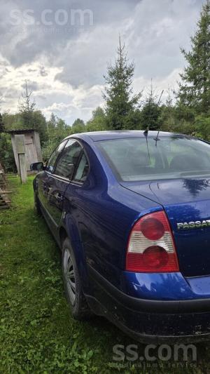 Blue Volkswagen Passat B5 2001 in Valmiera, with an engine capacity of 2.00 L and mileage of 248 thousand km for 1400 €, photo 10 on AUTOMOTO.COM.LV