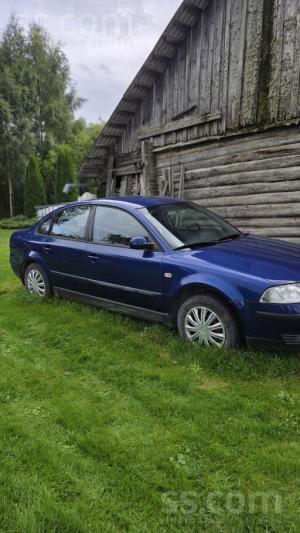 Blue Volkswagen Passat B5 2001 in Valmiera, with an engine capacity of 2.00 L and mileage of 248 thousand km for 1400 €, photo 11 on AUTOMOTO.COM.LV