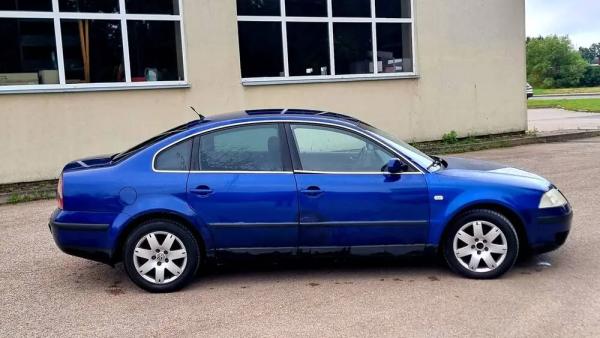 Blue Volkswagen Passat B5 2002 in Cesis, with an engine capacity of 1.90 L and mileage of 420 thousand km for 1300 €, photo 4 on AUTOMOTO.COM.LV