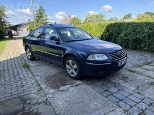 Zils Volkswagen Passat B5 2004 Rīga, ar dzinēja tilpumu 2.50 L un nobraukumu 262 tūkst. km par 1350 €, foto  vietnē AUTOMOTO.COM.LV