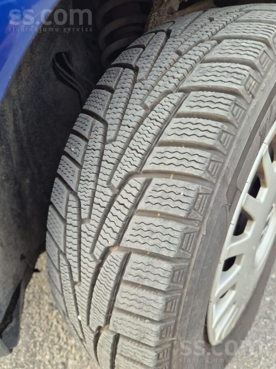 Zils Volkswagen Passat B5 2004 Rīga, ar dzinēja tilpumu 1.60 L un nobraukumu 229 tūkst. km par 1100 €, foto 9 vietnē AUTOMOTO.COM.LV