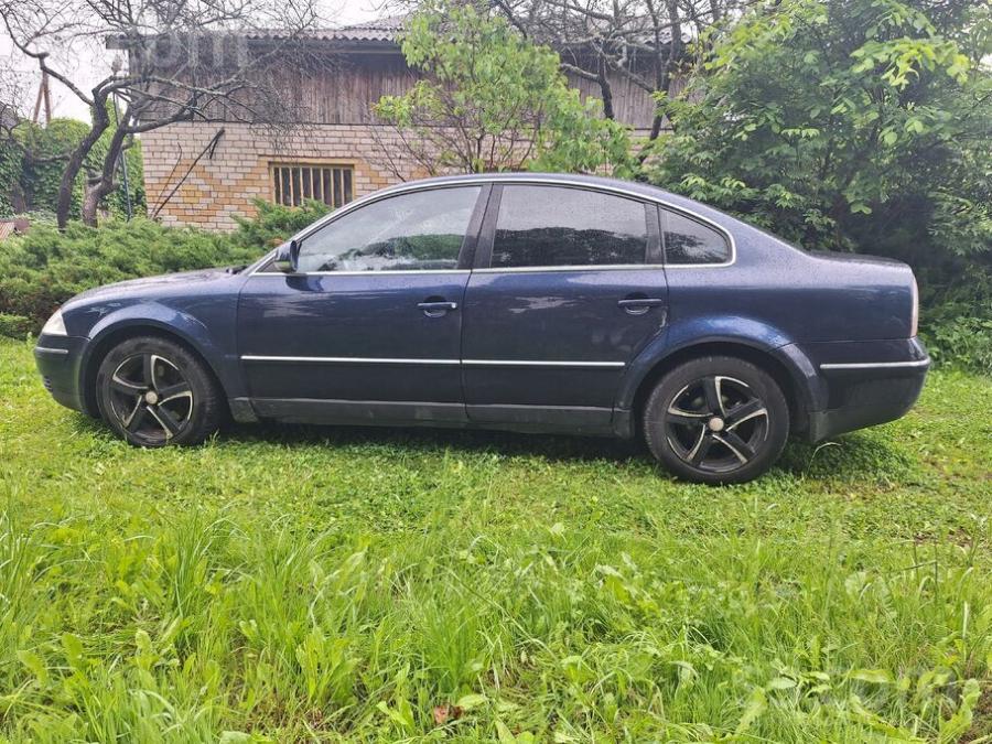 Zils Volkswagen Passat B5 2004 Liepāja, ar dzinēja tilpumu 2.50 L un nobraukumu 342 tūkst. km par 1500 €, foto 1 vietnē AUTOMOTO.COM.LV