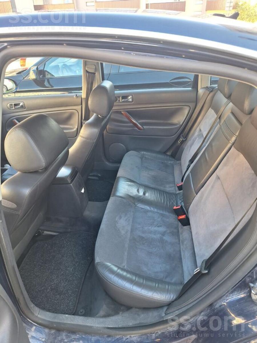 Zils Volkswagen Passat B5 2004 Liepāja, ar dzinēja tilpumu 2.50 L un nobraukumu 342 tūkst. km par 1500 €, foto 7 vietnē AUTOMOTO.COM.LV