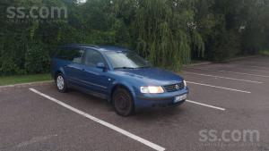 Zils Volkswagen Passat B5 1999 Rīga, ar dzinēja tilpumu 1.90 L un nobraukumu 400 tūkst. km par 870 €, foto  vietnē AUTOMOTO.COM.LV