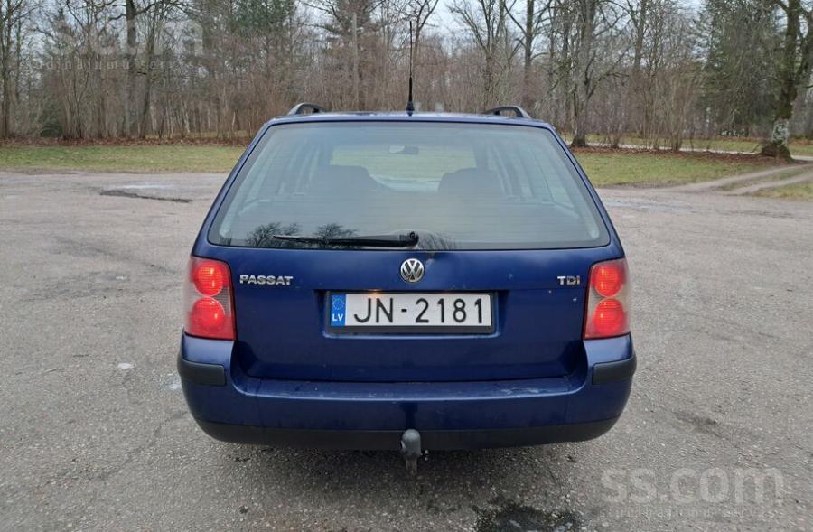 Blue Volkswagen Passat B5 2000 in Liepaja, with an engine capacity of 1.90 L and mileage of 390 thousand km for 1000 €, photo 3 on AUTOMOTO.COM.LV