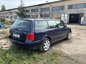 Zils Volkswagen Passat B5 2000 Valmiera, ar dzinēja tilpumu 1.90 L un nobraukumu 389 tūkst. km par 900 €, foto 5 vietnē AUTOMOTO.COM.LV