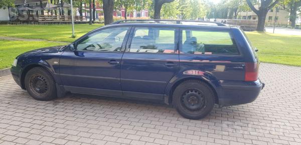 Blue Volkswagen Passat B5 2000 in Riga, with an engine capacity of 1.90 L and mileage of 354 thousand km for 2300 €, photo 1 on AUTOMOTO.COM.LV