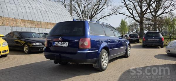 Синий Фольксваген Пассат Б5 2001 в Валмиера, объемом двигателя 2.50 л и пробегом 471 тыс. км за 1000 €, фото 5 на AUTOMOTO.COM.LV