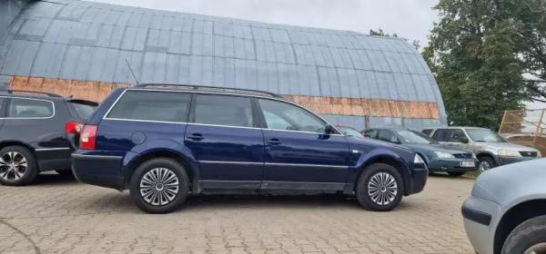 Zils Volkswagen Passat B5 2001 Valmiera, ar dzinēja tilpumu 1.90 L un nobraukumu 385 tūkst. km par 1400 €, foto 2 vietnē AUTOMOTO.COM.LV