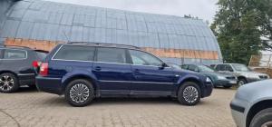 Blue Volkswagen Passat B5 2001 in Valmiera, with an engine capacity of 1.90 L and mileage of 385 thousand km for 1400 €, photo 3 on AUTOMOTO.COM.LV