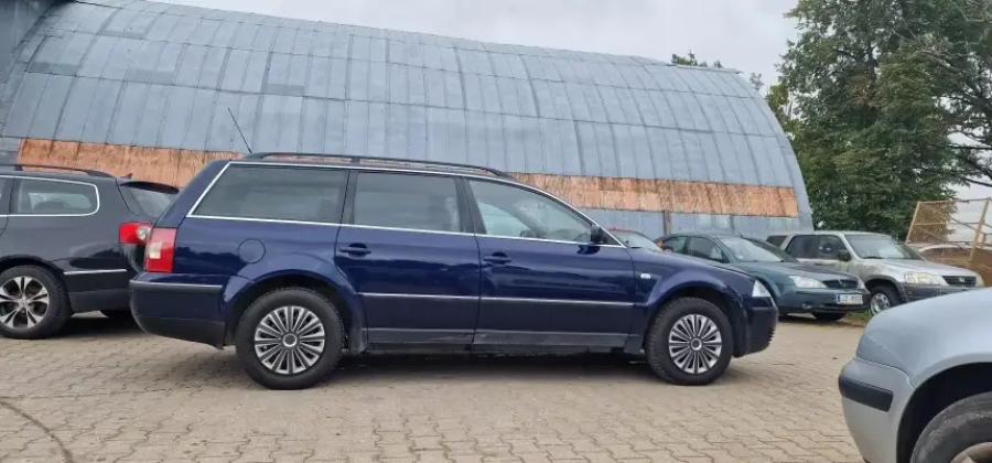 Blue Volkswagen Passat B5 2001 in Valmiera, with an engine capacity of 1.90 L and mileage of 385 thousand km for 1400 €, photo 3 on AUTOMOTO.COM.LV
