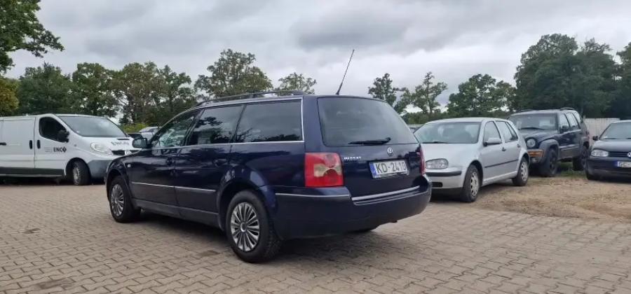 Blue Volkswagen Passat B5 2001 in Valmiera, with an engine capacity of 1.90 L and mileage of 385 thousand km for 1400 €, photo 6 on AUTOMOTO.COM.LV