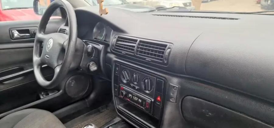 Blue Volkswagen Passat B5 2001 in Valmiera, with an engine capacity of 1.90 L and mileage of 385 thousand km for 1400 €, photo 11 on AUTOMOTO.COM.LV