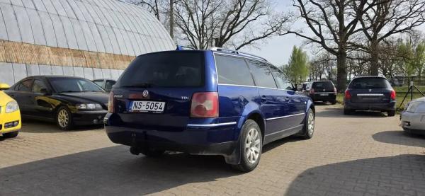 Синий Фольксваген Пассат Б5 2001 в Валмиера, объемом двигателя 2.50 л и пробегом 471 тыс. км за 1000 €, фото 5 на AUTOMOTO.COM.LV
