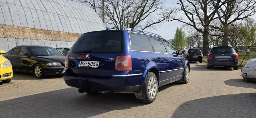 Синий Фольксваген Пассат Б5 2001 в Валмиера, объемом двигателя 2.50 л и пробегом 471 тыс. км за 1000 €, фото 6 на AUTOMOTO.COM.LV