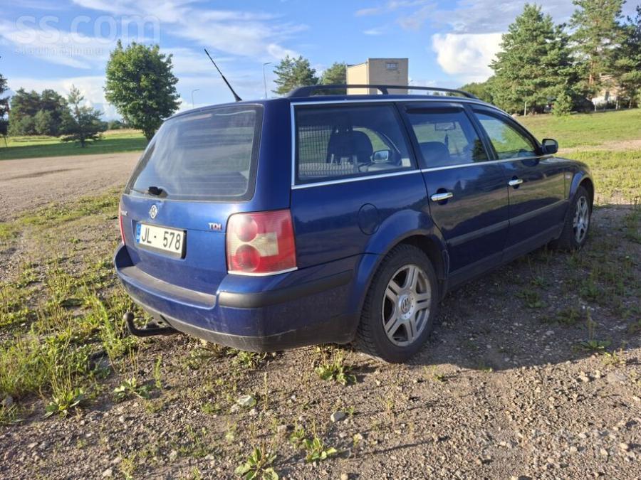 Blue Volkswagen Passat B5 2001 in Jekabpils, with an engine capacity of 1.90 L and mileage of 372 thousand km for 1350 €, photo 4 on AUTOMOTO.COM.LV