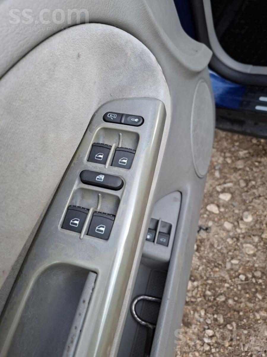 Blue Volkswagen Passat B5 2001 in Jekabpils, with an engine capacity of 1.90 L and mileage of 372 thousand km for 1350 €, photo 12 on AUTOMOTO.COM.LV