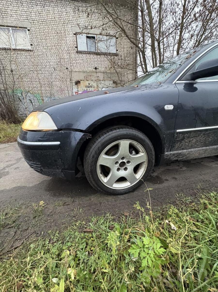 Blue Volkswagen Passat B5 2002 in Riga, with an engine capacity of 1.90 L and mileage of 310 thousand km for 700 €, photo 5 on AUTOMOTO.COM.LV