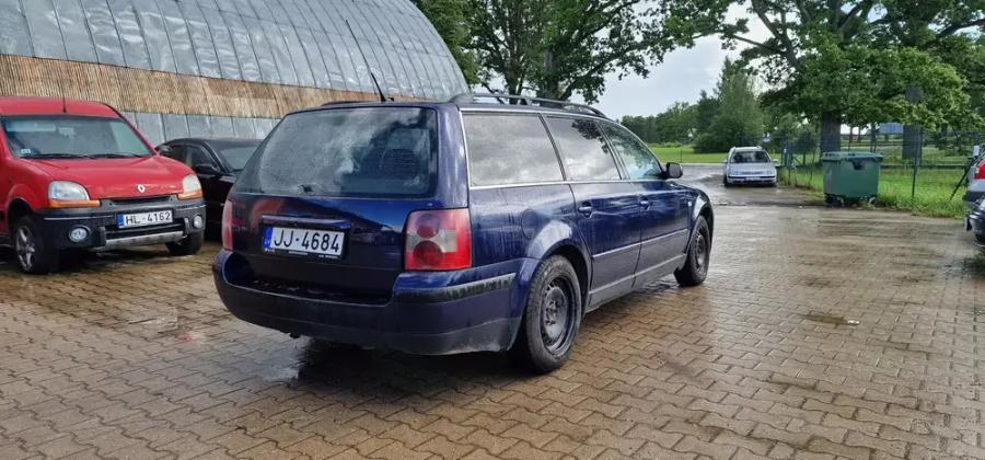 Blue Volkswagen Passat B5 2002 in Valmiera, with an engine capacity of 1.90 L and mileage of 352 thousand km for 1450 €, photo 4 on AUTOMOTO.COM.LV