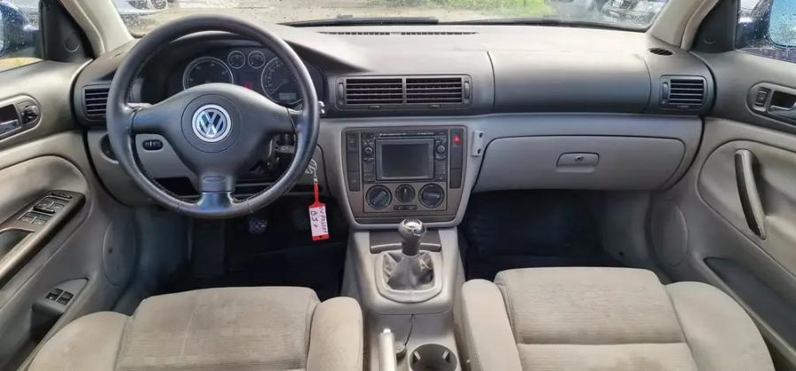 Blue Volkswagen Passat B5 2002 in Valmiera, with an engine capacity of 1.90 L and mileage of 352 thousand km for 1450 €, photo 8 on AUTOMOTO.COM.LV