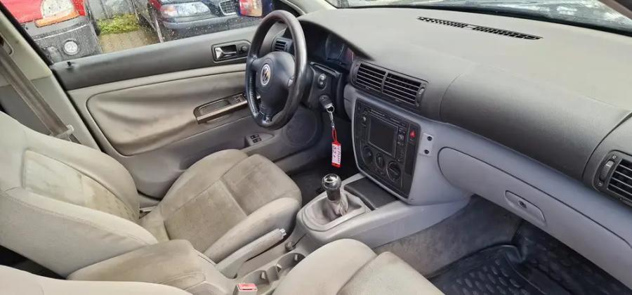 Blue Volkswagen Passat B5 2002 in Valmiera, with an engine capacity of 1.90 L and mileage of 352 thousand km for 1450 €, photo 10 on AUTOMOTO.COM.LV