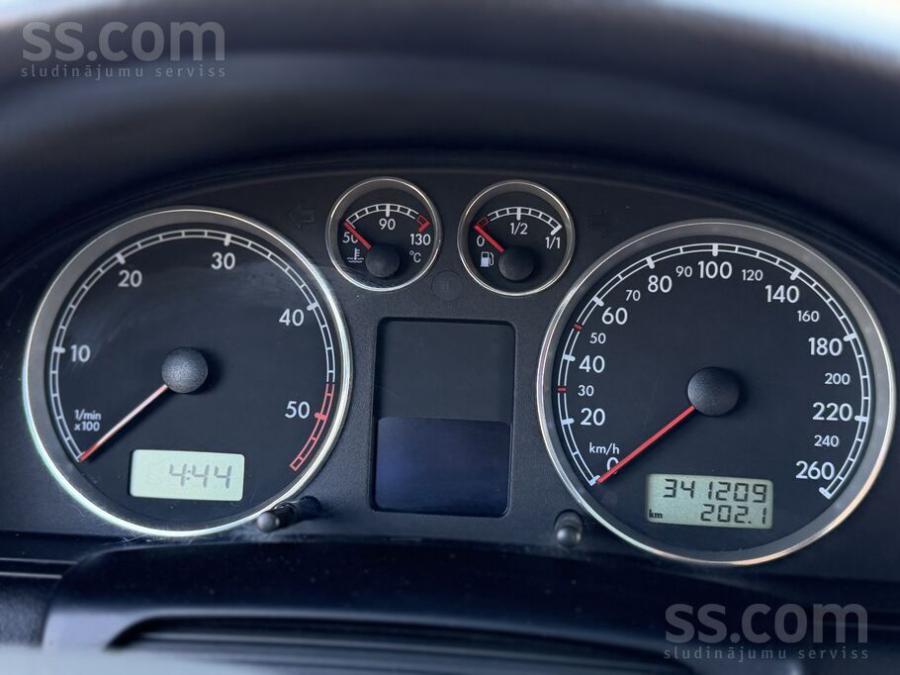Zils Volkswagen Passat B5 2002 Jelgava, ar dzinēja tilpumu 1.90 L un nobraukumu 341 tūkst. km par 1950 €, foto 13 vietnē AUTOMOTO.COM.LV