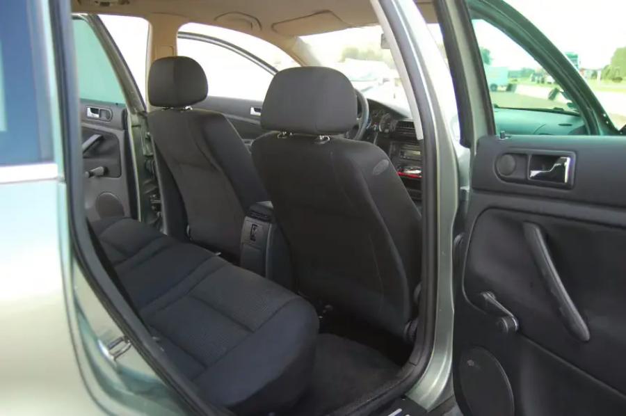 Blue Volkswagen Passat B5 2003 in Jekabpils, with an engine capacity of 1.90 L and mileage of 323 thousand km for 2790 €, photo 10 on AUTOMOTO.COM.LV