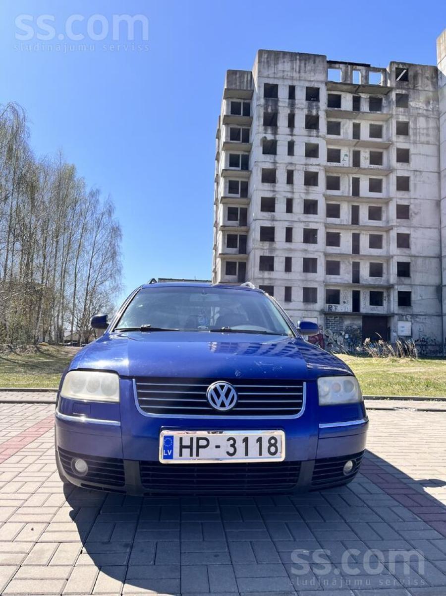 Синий Фольксваген Пассат Б5 2003 в Елгава, объемом двигателя 2.50 л и пробегом 429 тыс. км за 700 €, фото 1 на AUTOMOTO.COM.LV