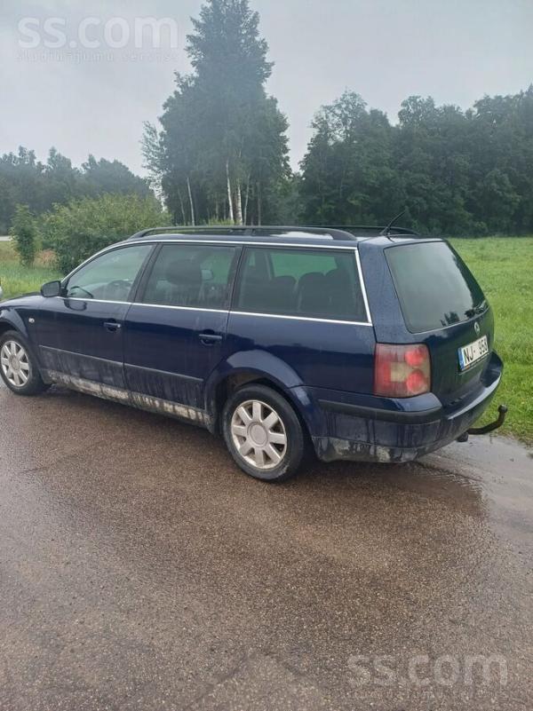 Zils Volkswagen Passat B5 2003 Rēzekne, ar dzinēja tilpumu 1.90 L un nobraukumu 365 tūkst. km par 1300 €, foto 2 vietnē AUTOMOTO.COM.LV