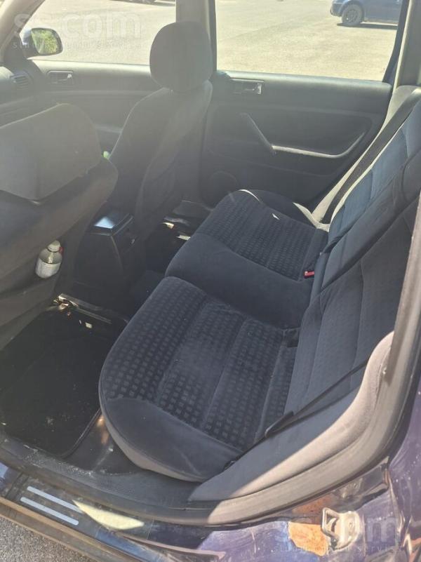 Zils Volkswagen Passat B5 2004 Rīga, ar dzinēja tilpumu 1.90 L un nobraukumu 291 tūkst. km par 1000 €, foto 4 vietnē AUTOMOTO.COM.LV