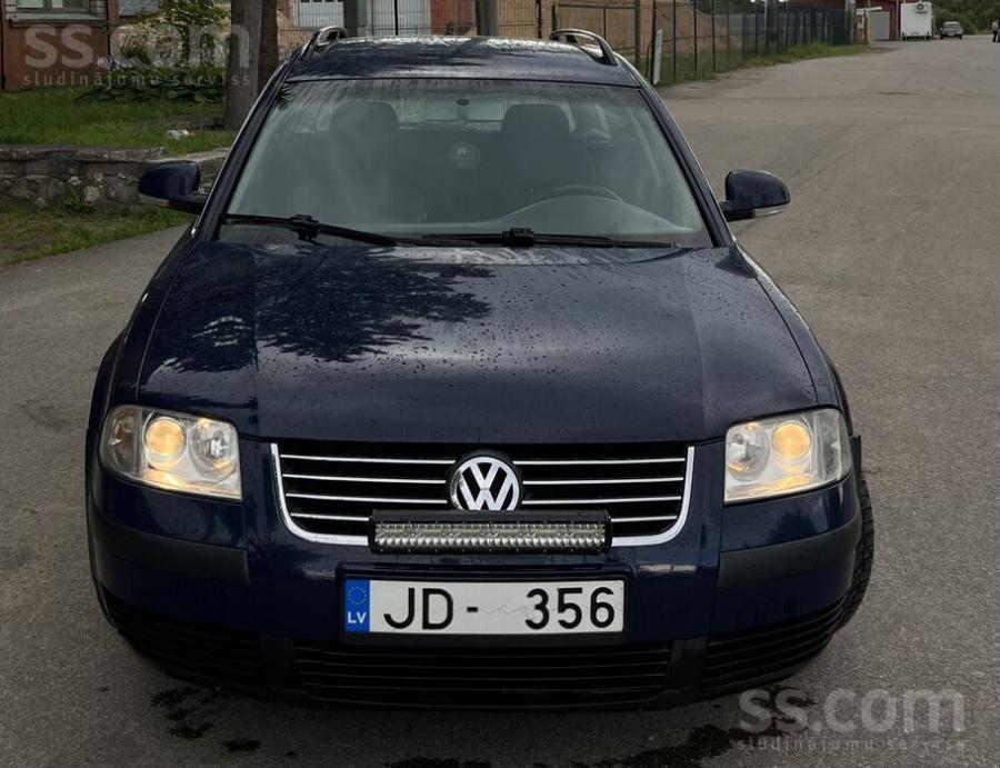Zils Volkswagen Passat B5 2004 Krāslava, ar dzinēja tilpumu 1.80 L un nobraukumu 333 tūkst. km par 1000 €, foto 1 vietnē AUTOMOTO.COM.LV