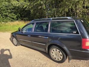 Zils Volkswagen Passat B5 2005 Daugavpils, ar dzinēja tilpumu 2.00 L un nobraukumu 335 tūkst. km par 2500 €, foto  vietnē AUTOMOTO.COM.LV